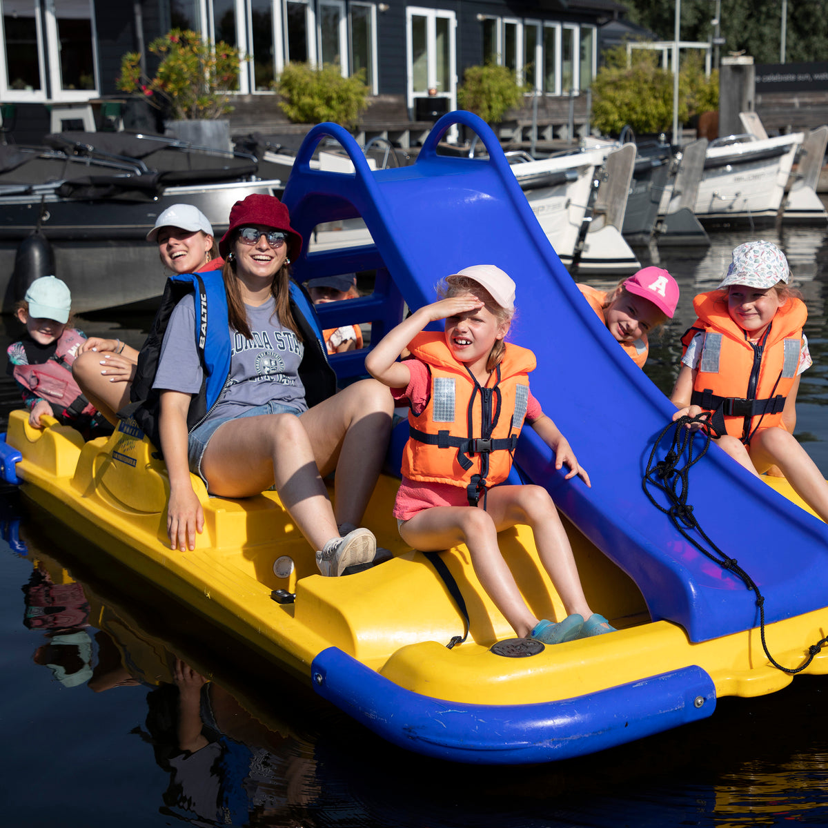 Vinkeveen Haven | Bootverhuur | Waterfiets met glijbaan